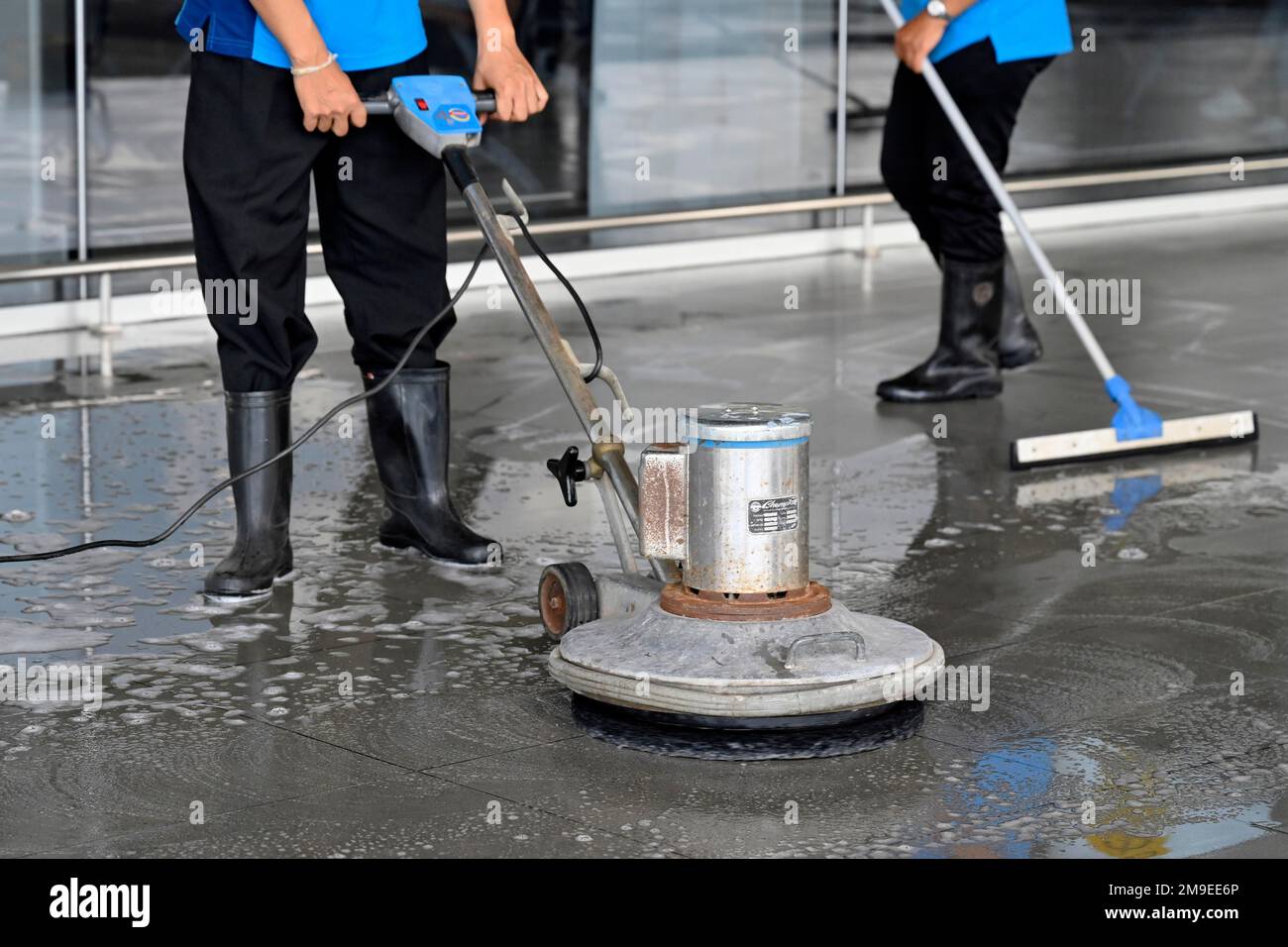 Cleaning machine floor hi-res stock photography and images - Alamy