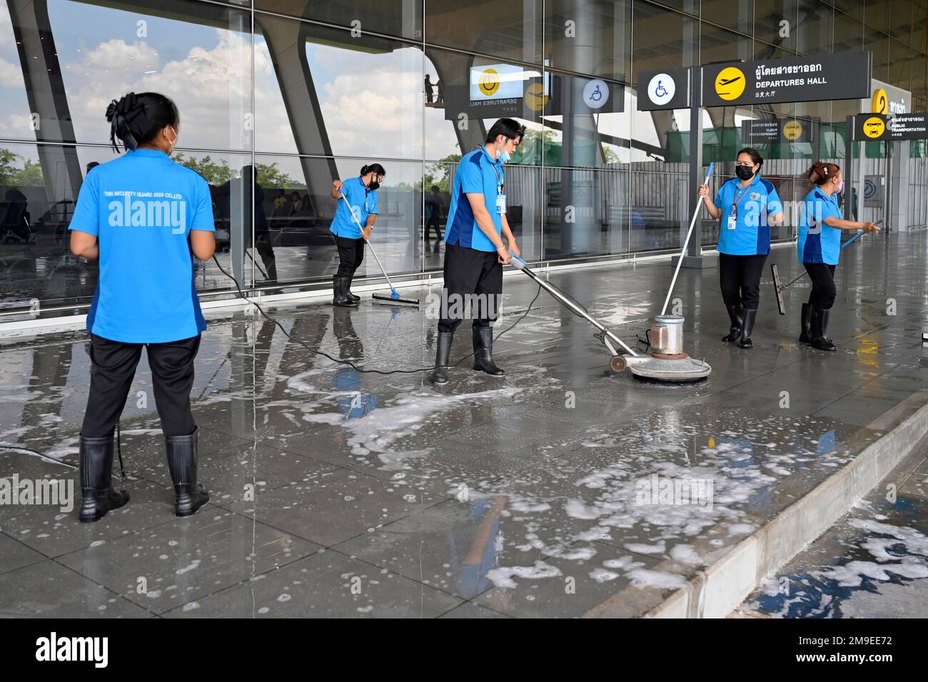 Asian cleaning hi-res stock photography and images - Alamy