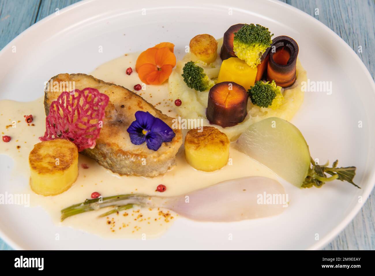 Recipe of cod steak, mashed potatoes and its farandole of vegetables ...