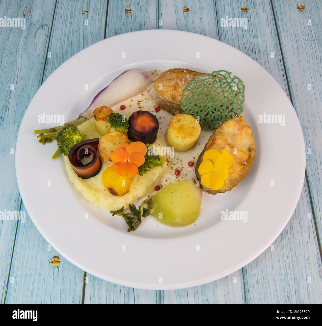 Recipe of cod steak, mashed potatoes and its farandole of vegetables ...