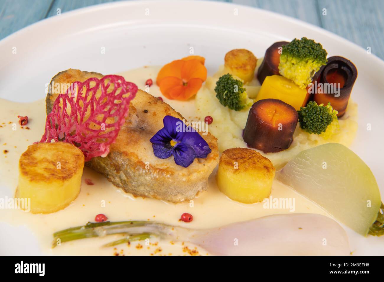 Recipe of cod steak, mashed potatoes and its farandole of vegetables ...