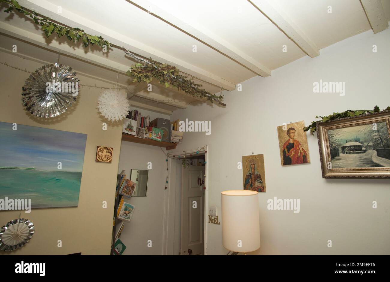 Christmas festive period decorations English cottage decorated for ...