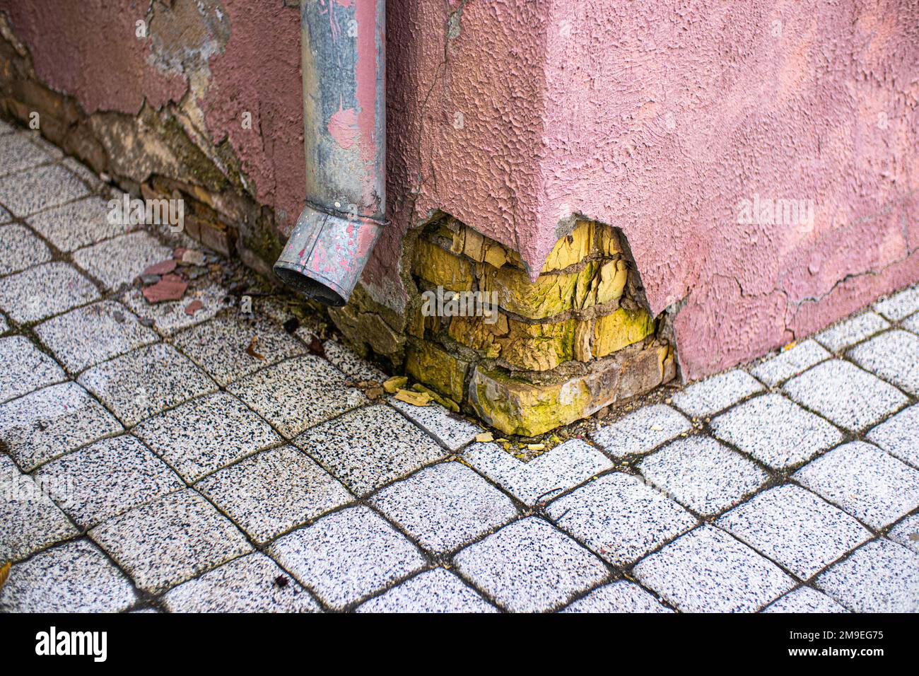 Old building corner hi-res stock photography and images - Alamy