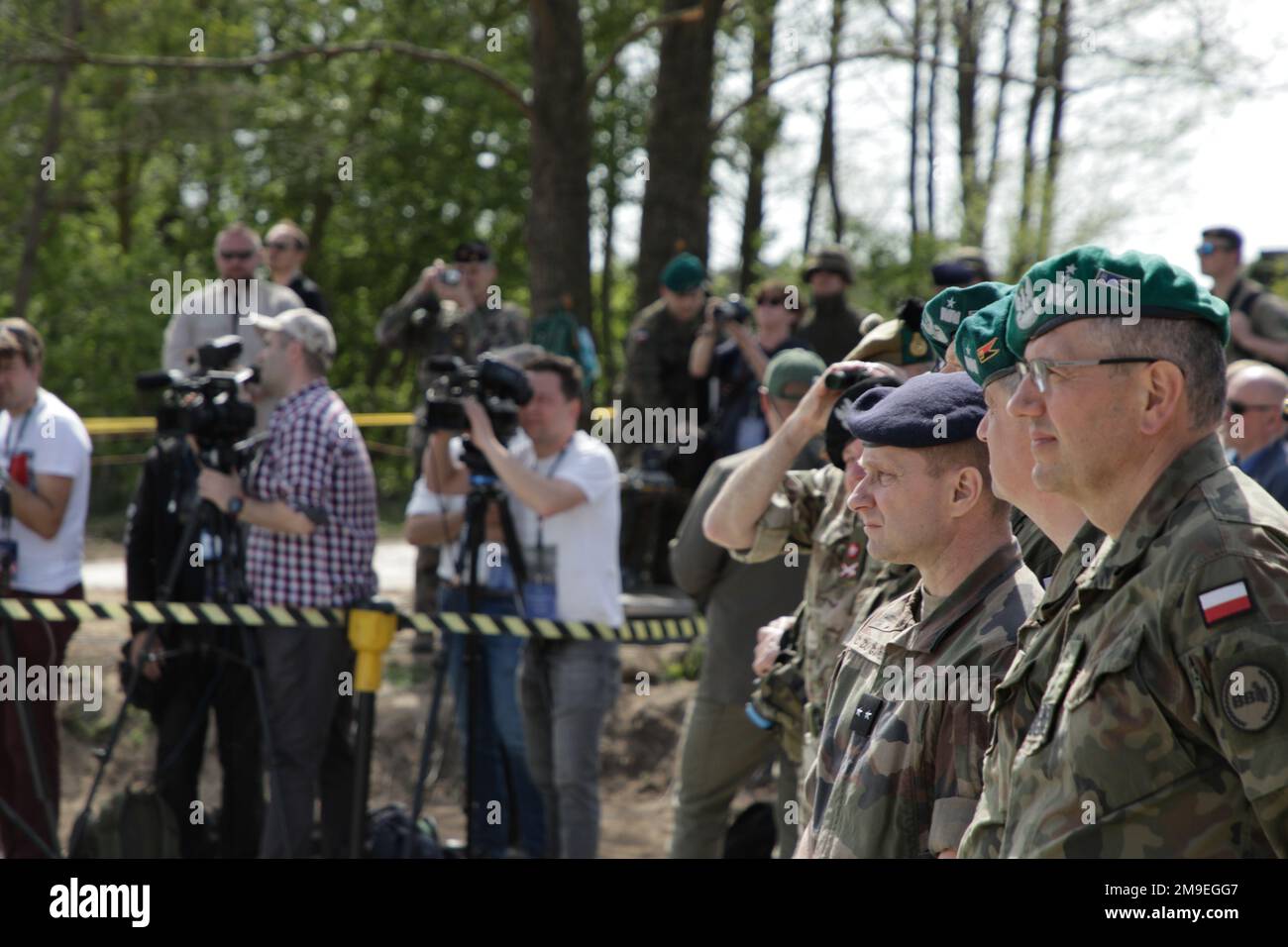 NATO Military Commanders watch the Defender 22 Wet Gap Crossing at ...