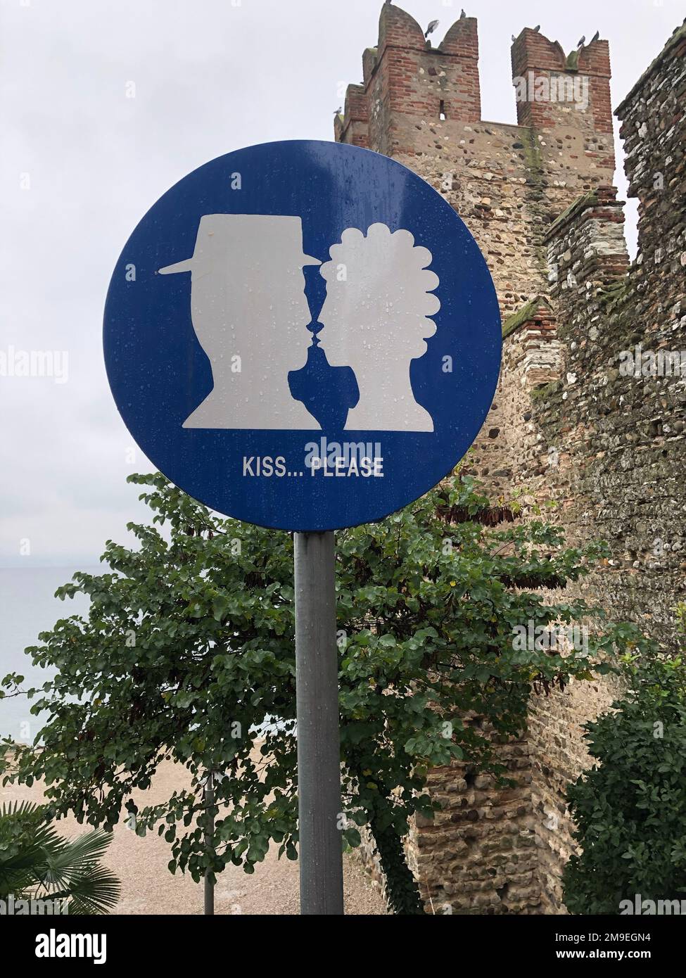 Kiss sign italy hi-res stock photography and images - Alamy