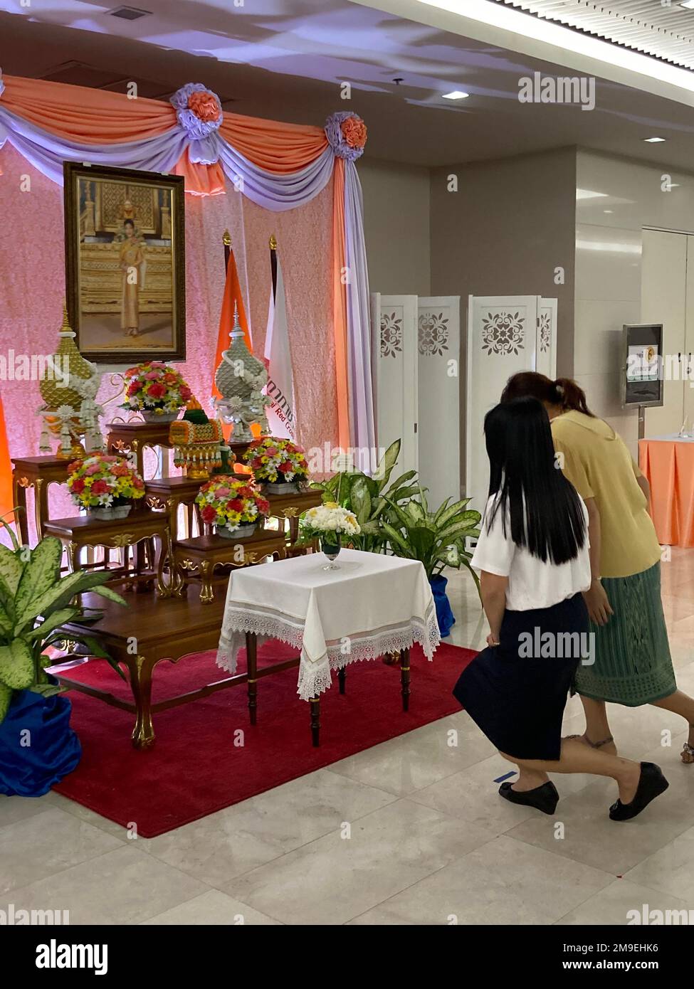 Bangkok, Thailand. 18th Jan, 2023. Two women curtsy in front of the altar for Princess ...