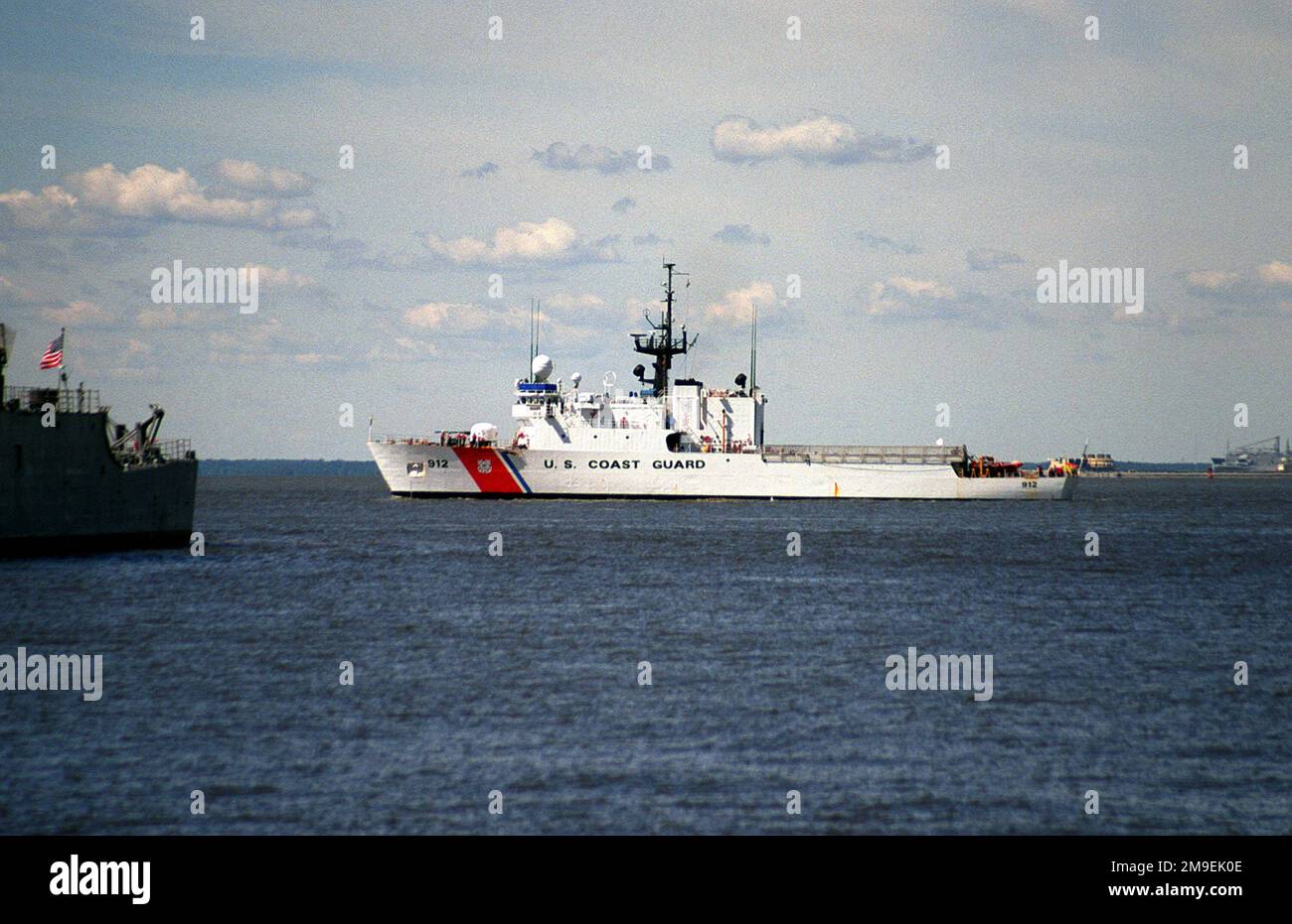 Port side view of the US Coast Guard Famous Class Medium-Endurance ...