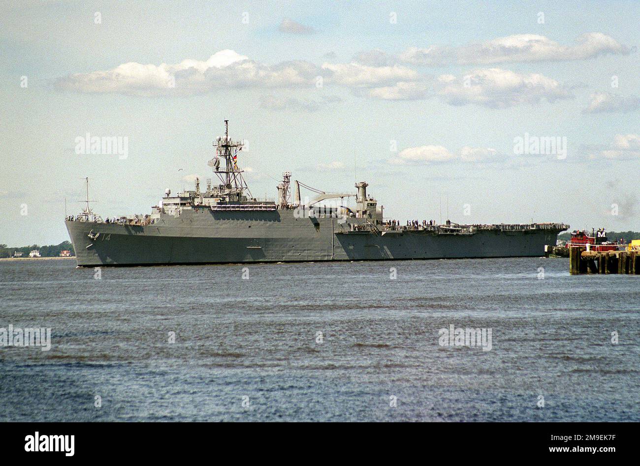 Port side view of the Austin Class, Amphibious Assault Dock Ship USS ...