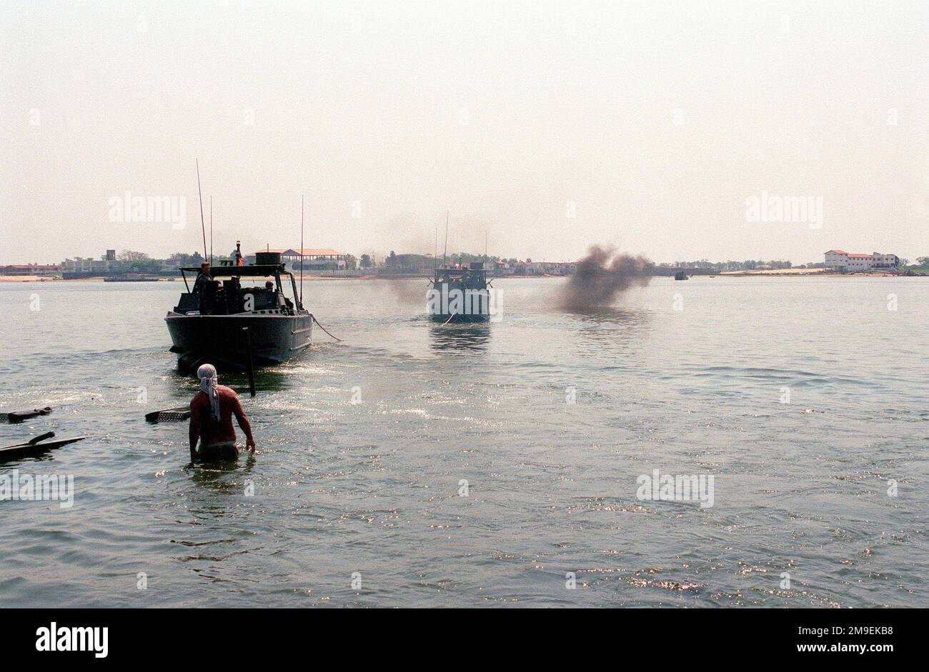 Marines from Small Craft Company launch their Riverine Assault Craft ...