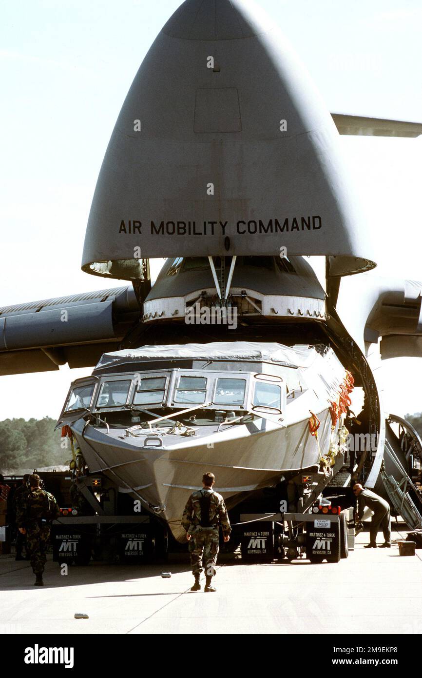 A Navy Mark V special operations craft, a 50-ton, 82-foot-long speed ...