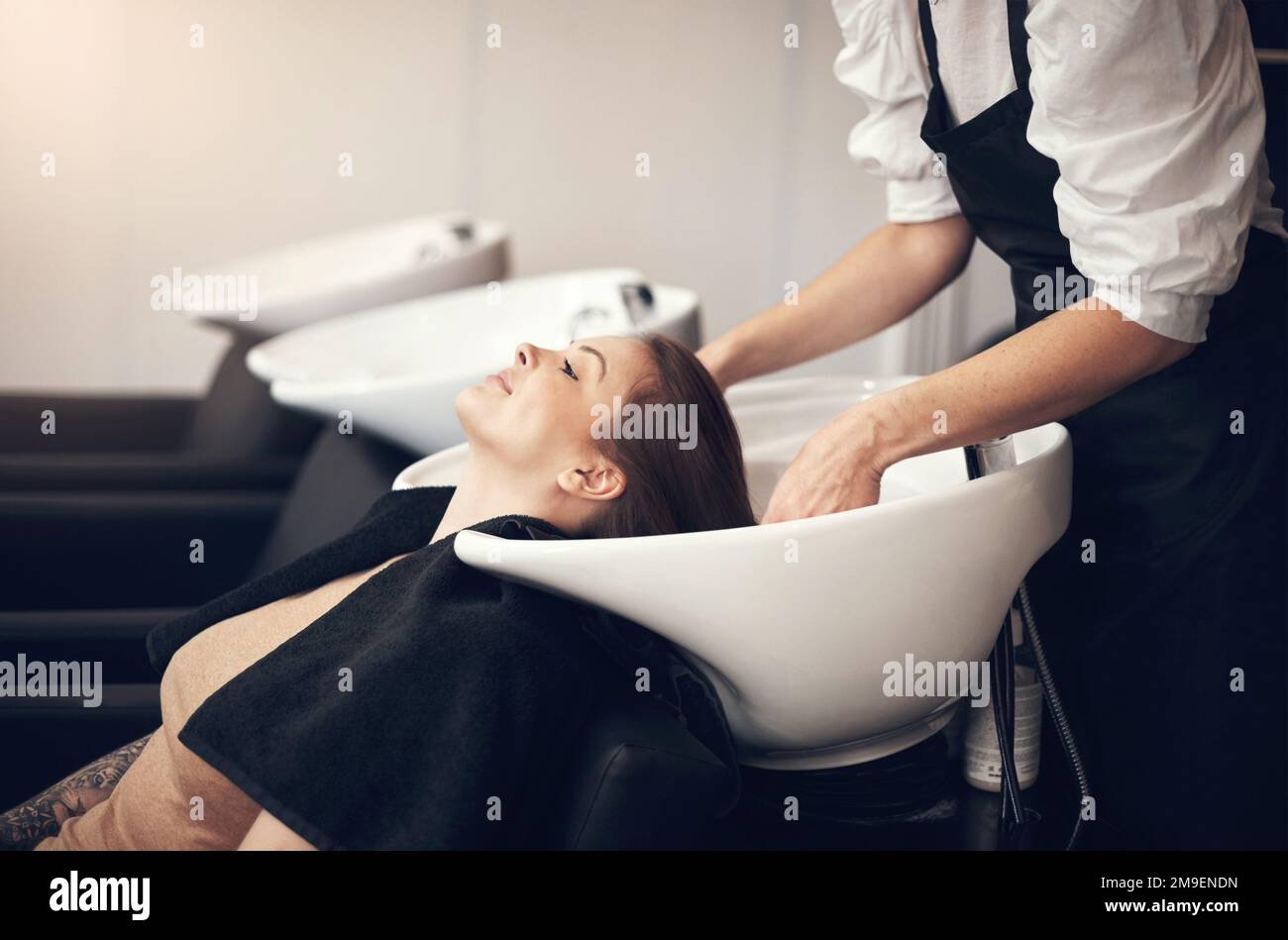 Hair salon basin hi-res stock photography and images - Alamy