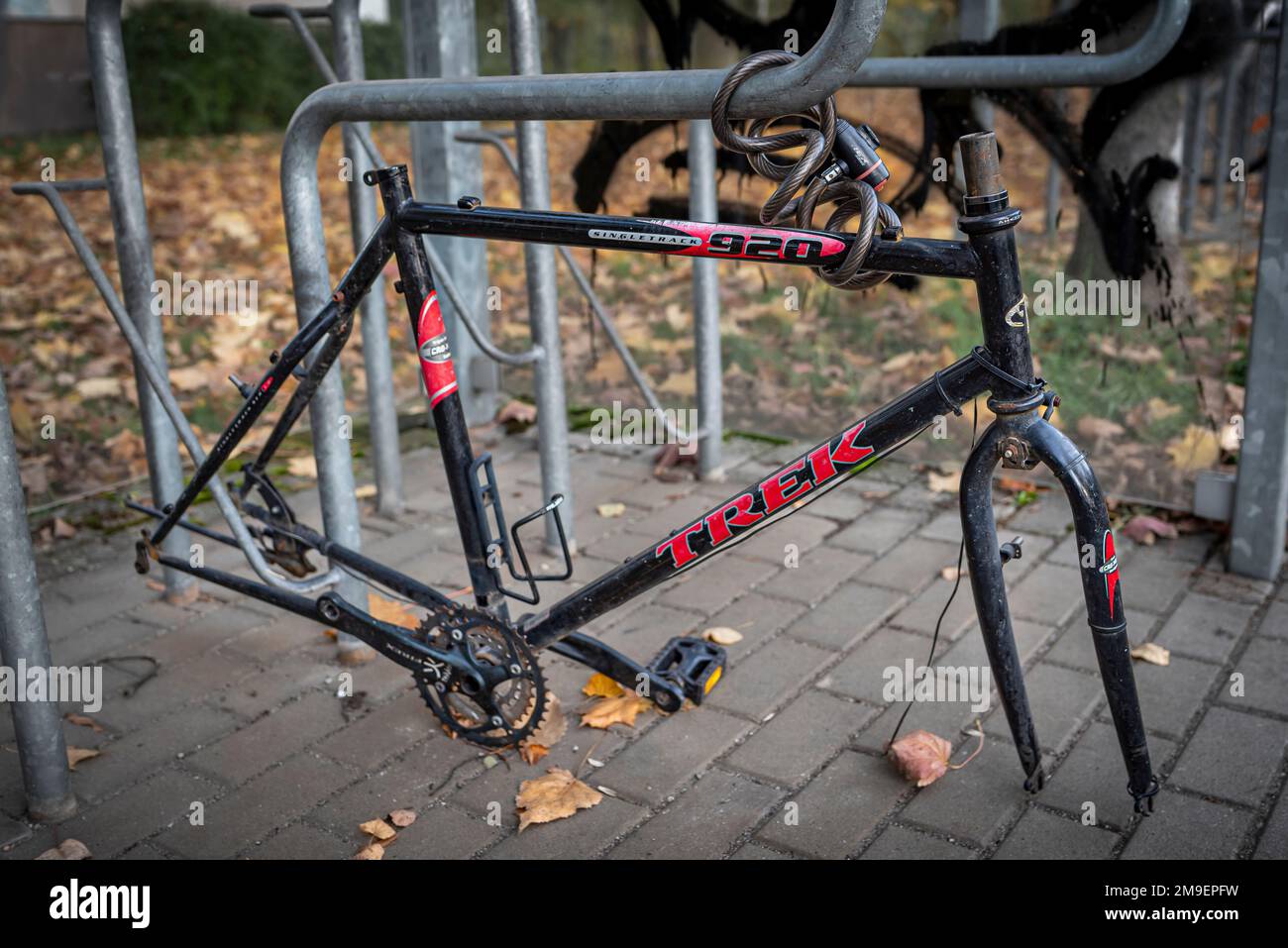 Parked bike without wheels in Cottbus Stock Photo - Alamy