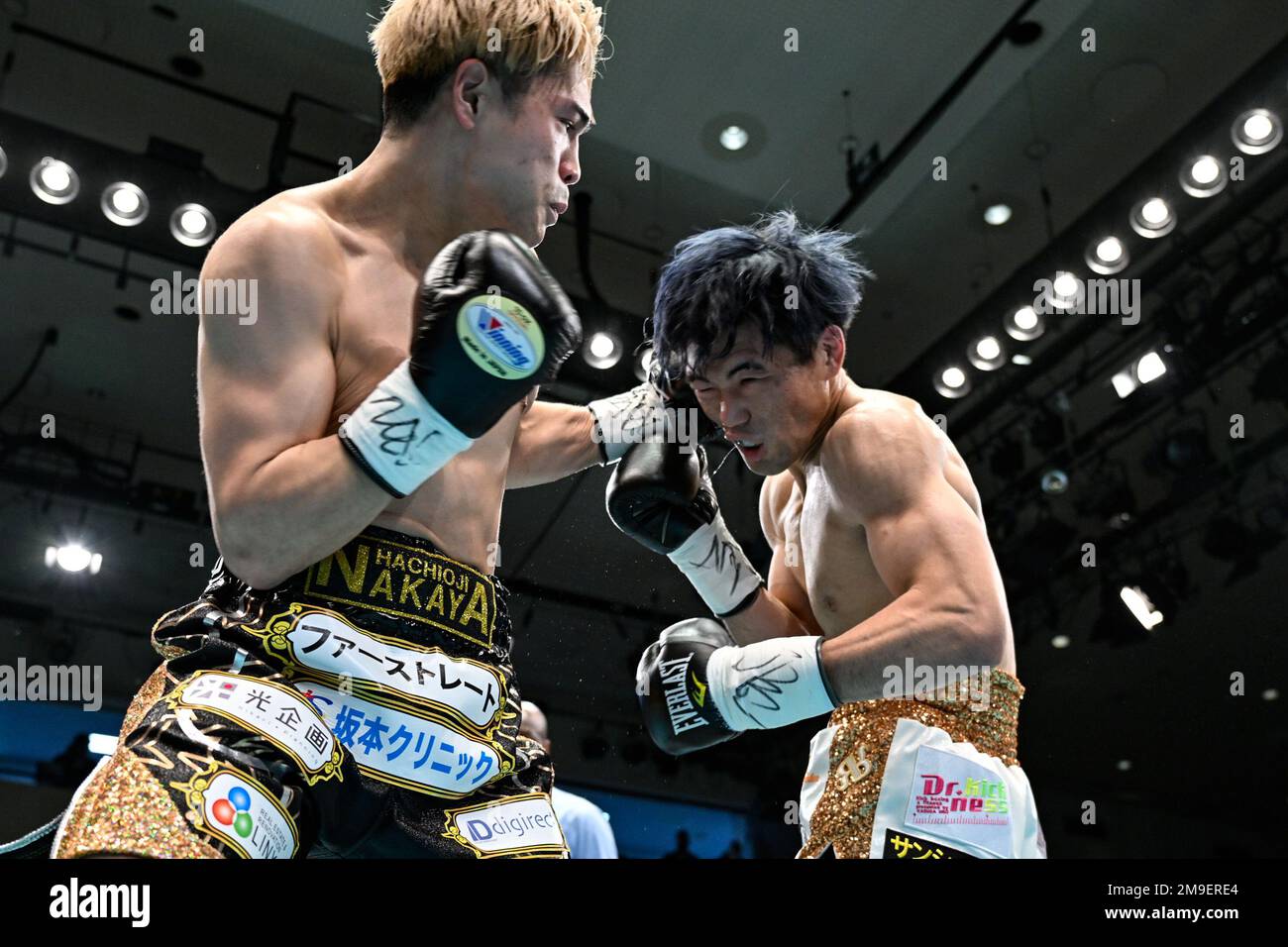 Tokyo, Japan. 14th Jan, 2023. Challenger Jin Sasaki (L) of Japan and champion Ryota Toyoshima of ...