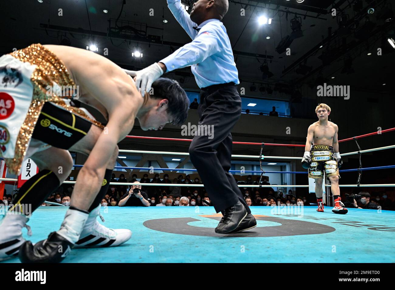 Tokyo, Japan. 14th Jan, 2023. Referee Biney Martin stops the fight ...