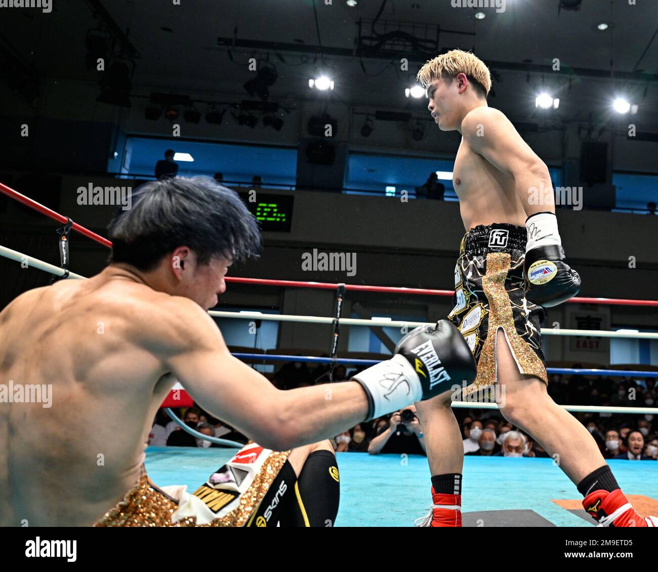 Tokyo, Japan. 14th Jan, 2023. Challenger Jin Sasaki (black trunks) of Japan knocks down champion ...
