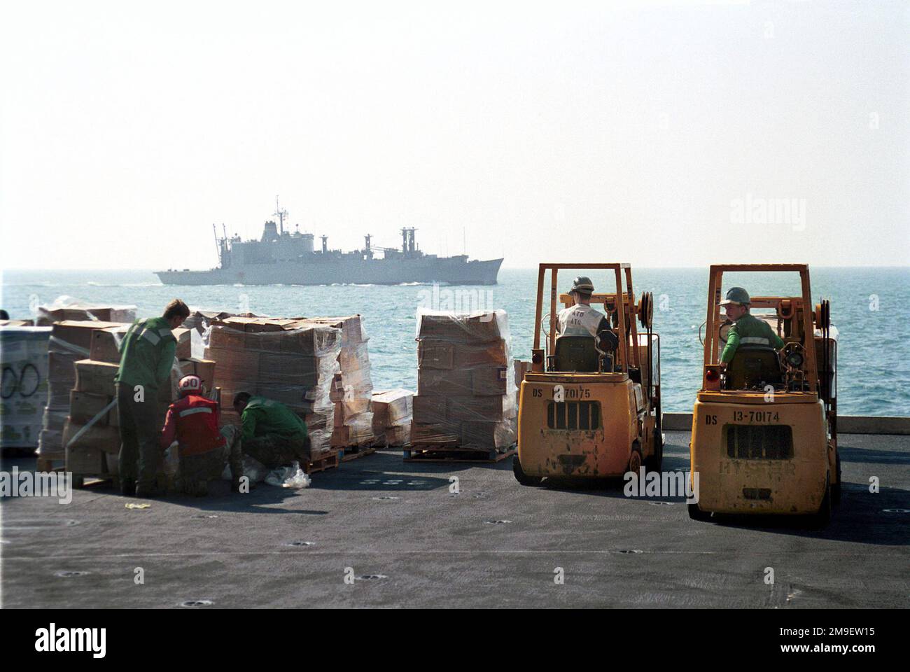 000107-N-0963E-001. Subject Operation/Series: SOUTHERN WATCH Base: USS ...