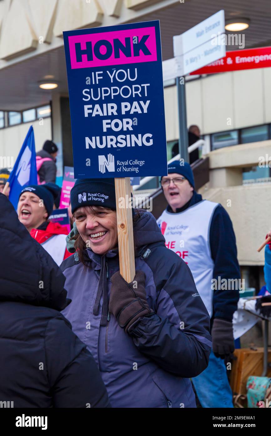 Poole, Dorset UK. 18th January 2023. Nurses on the picket line during ...