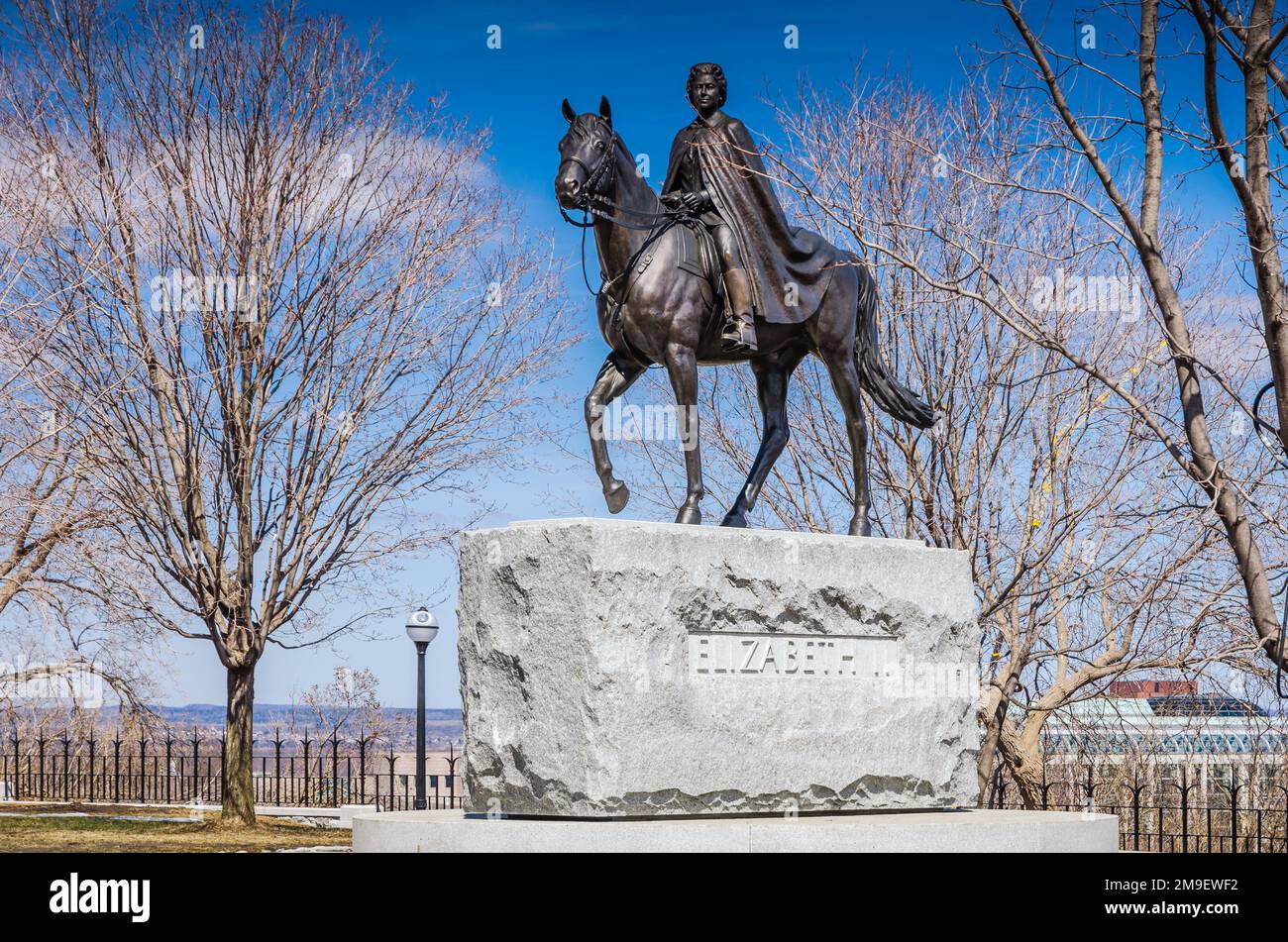 Queen Elizabeth II Equestrian statue on Parliament Hill, Ottawa ...