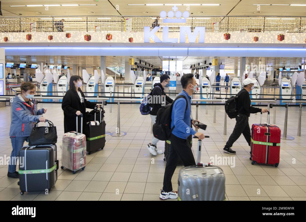 Check in balie op vliegveld hi-res stock photography and images - Alamy