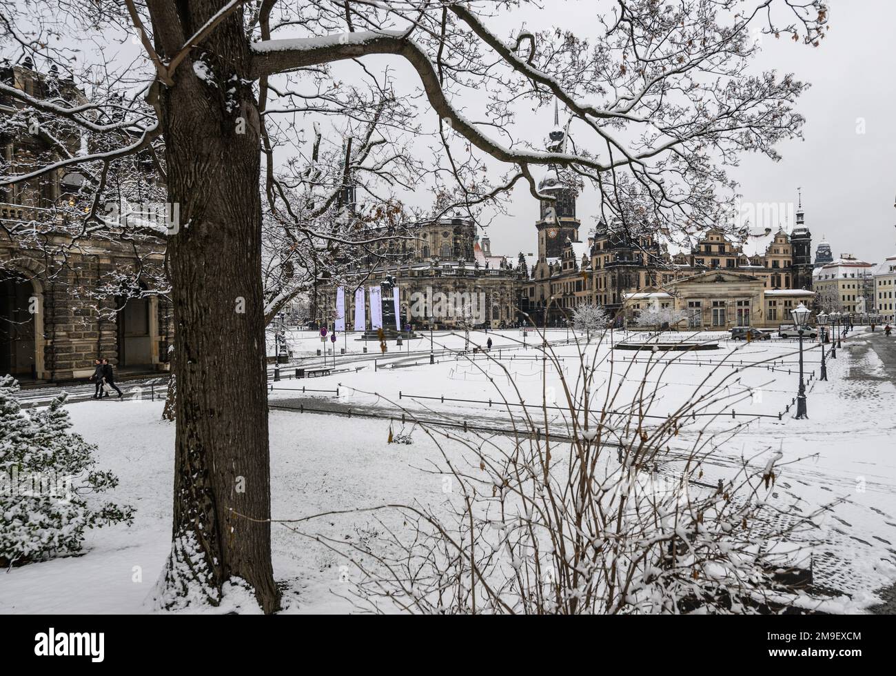 Dresden, Germany. 18th Jan, 2023. Snow-covered is the Theaterplatz in ...