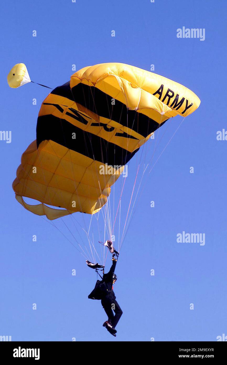 The first jumper from the US Army's Golden Knights PArachute Team ...