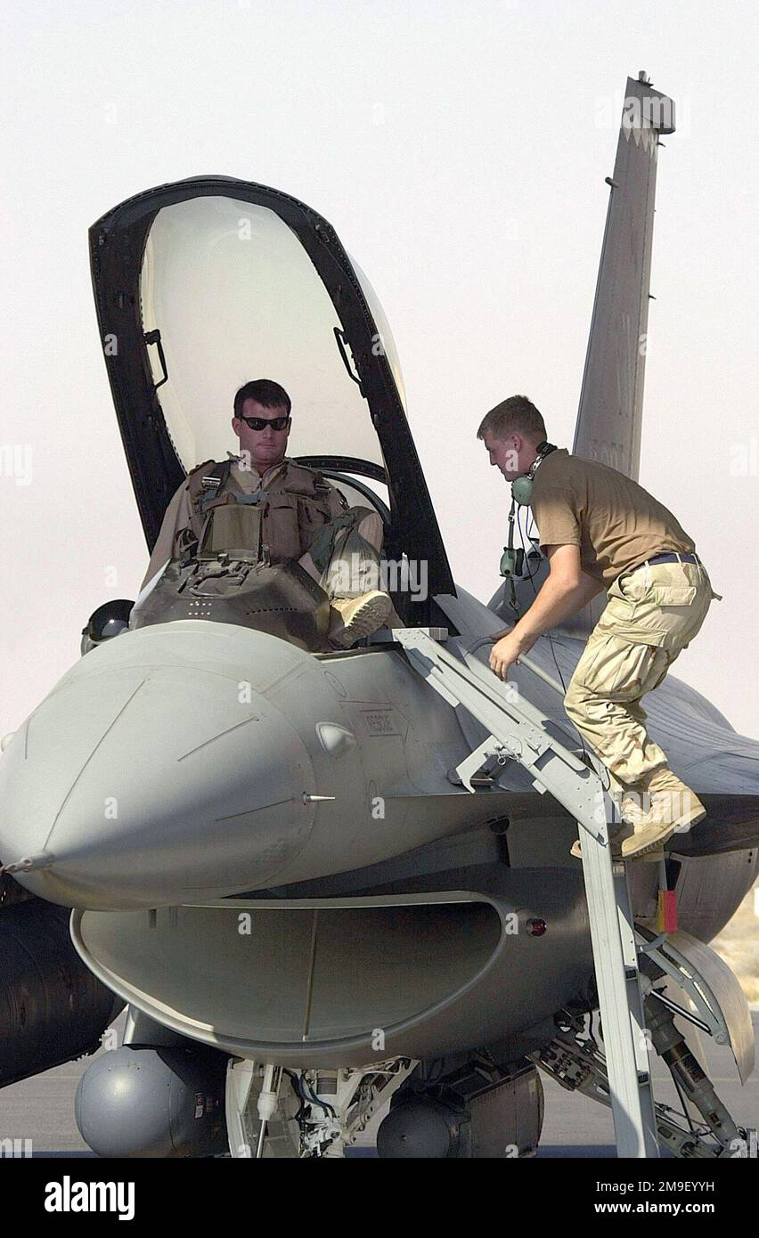 011012-F-0308N-177. Subject Operation/Series: SOUTHERN WATCH Country ...