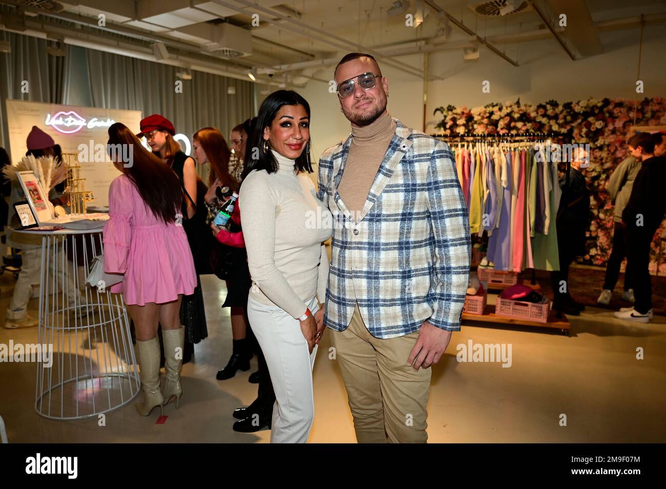 Bozena Mainas und Eric Sindermann beim Mates Date Influencer Event auf ...