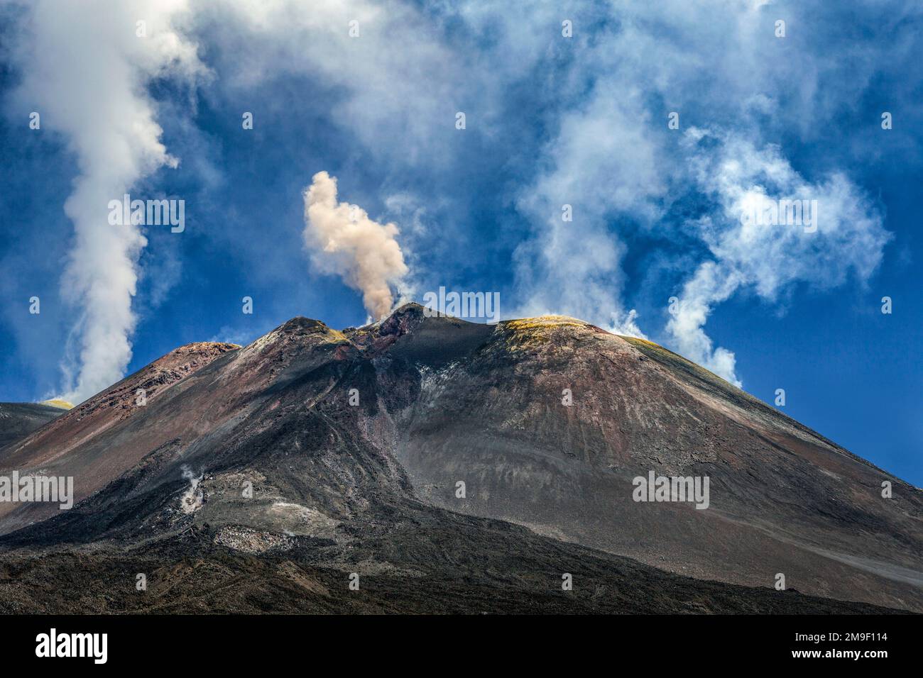 Active volcanic steam vents on Mount Etna, Europe’s highest volcano ...