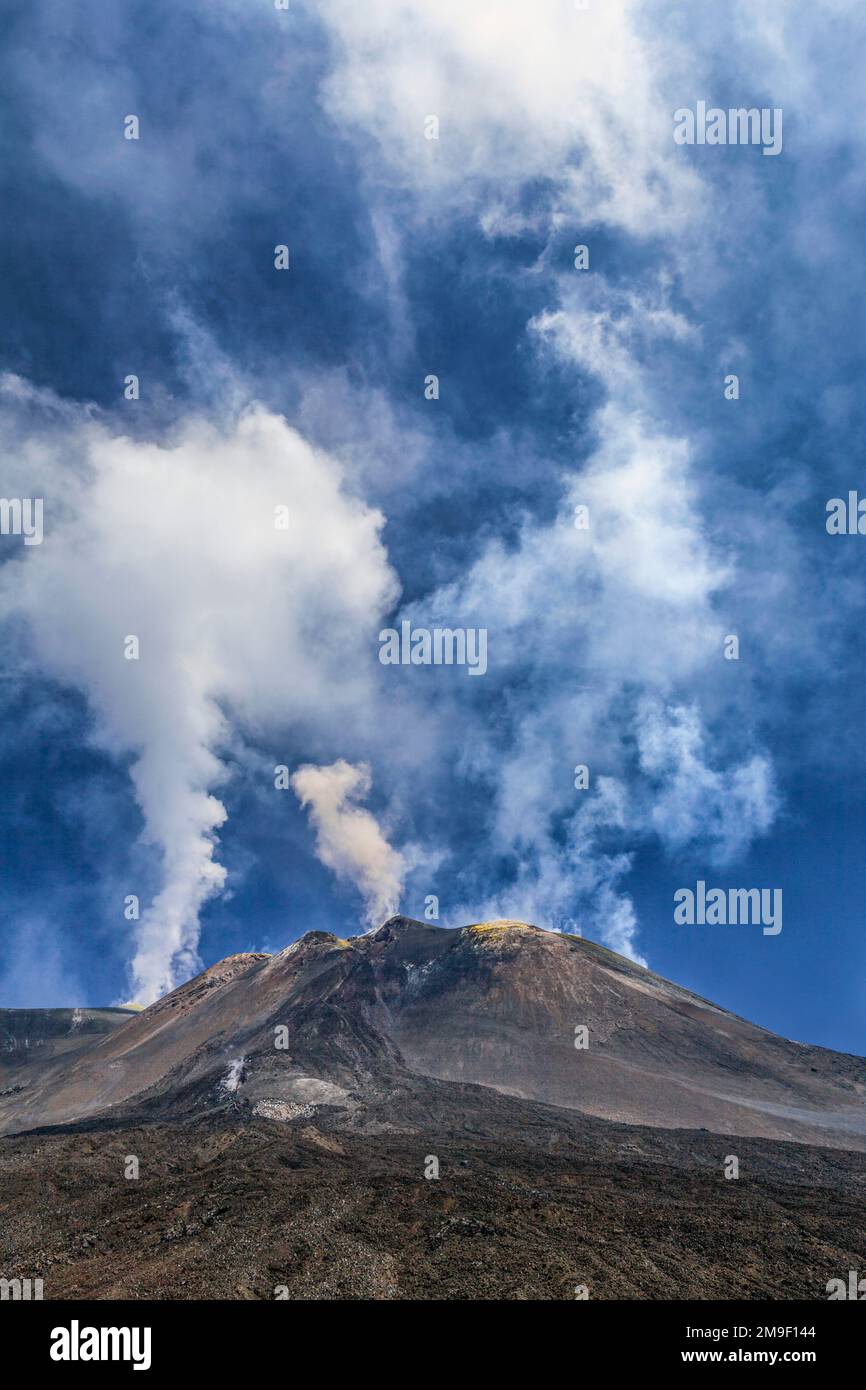 Active volcanic steam vents on Mount Etna, Europe’s highest volcano ...