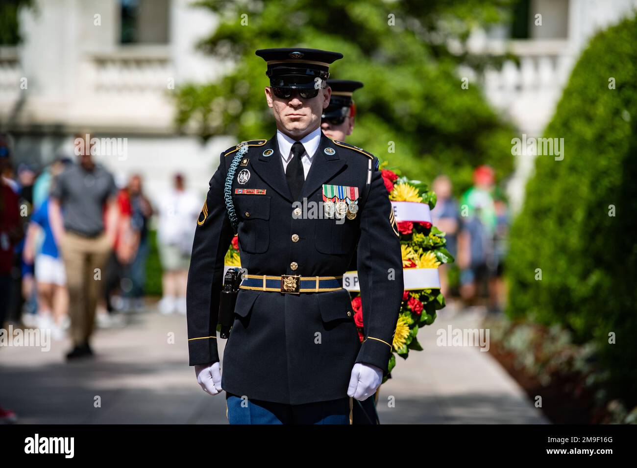 Tomb guards from the 3d U.S. Infantry Regiment (the Old Guard) and a ...