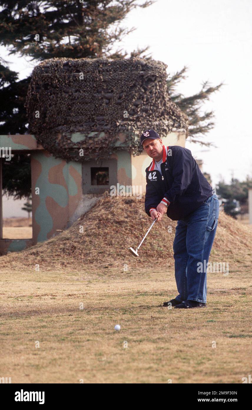 US Air Force MASTER Sergeant Tim McCreedy from the 8th Maintenance ...