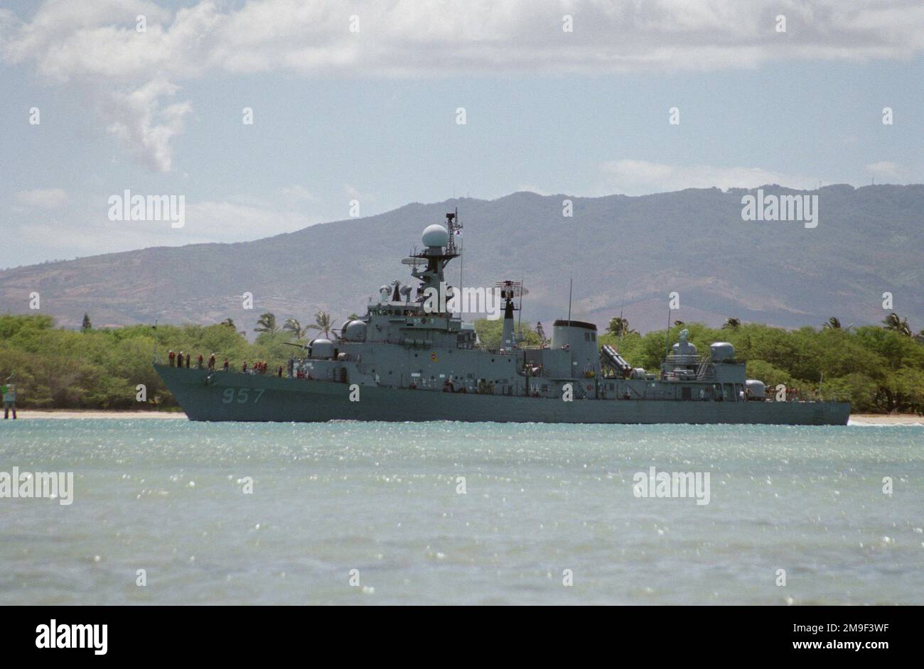 Port bow view of the Republic of Korea frigate ROKN JEONG NAM (F 957 ...