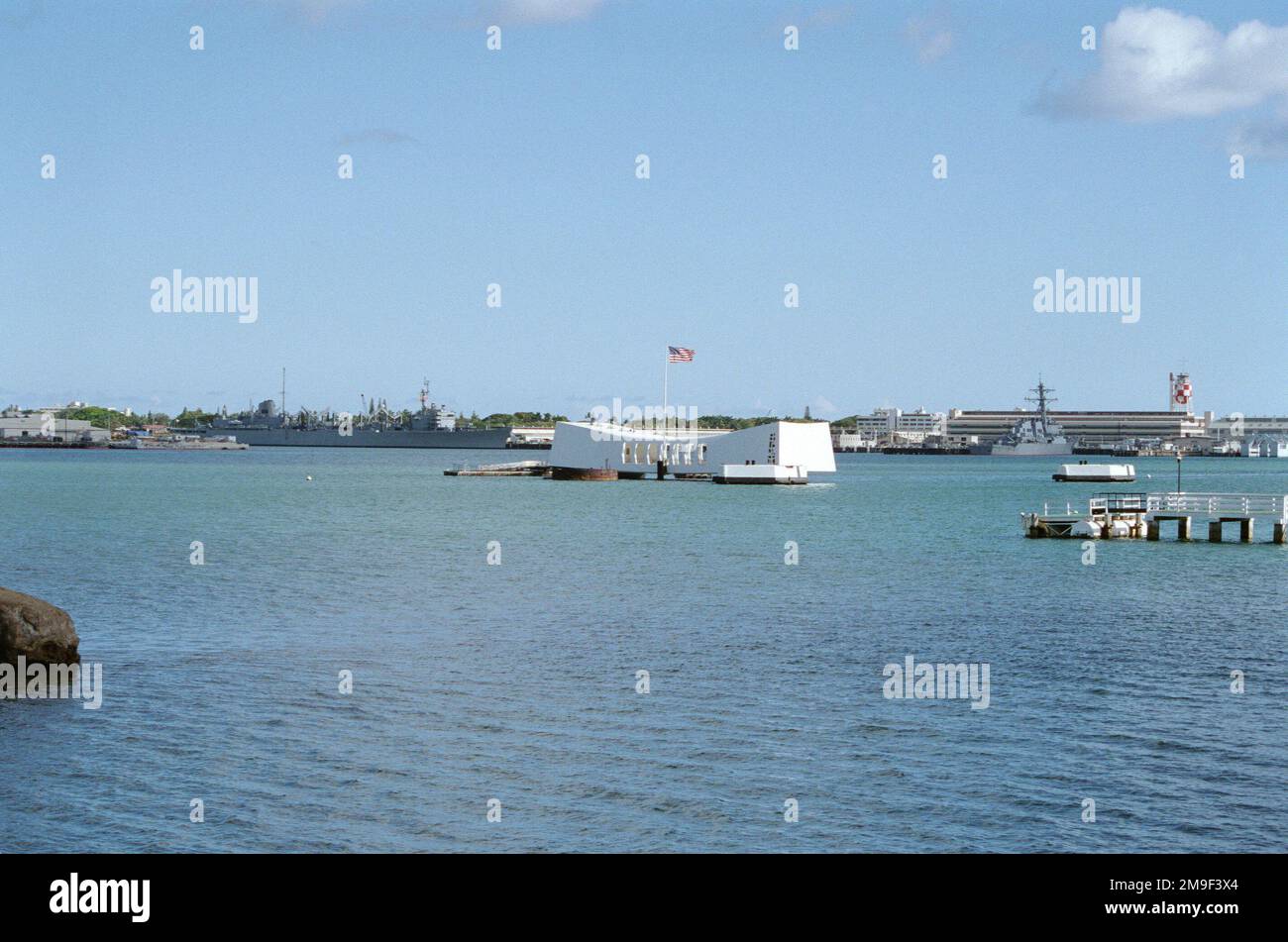 The USS ARIZONA MEMORIAL spanning the wreck of the battleship USS ...