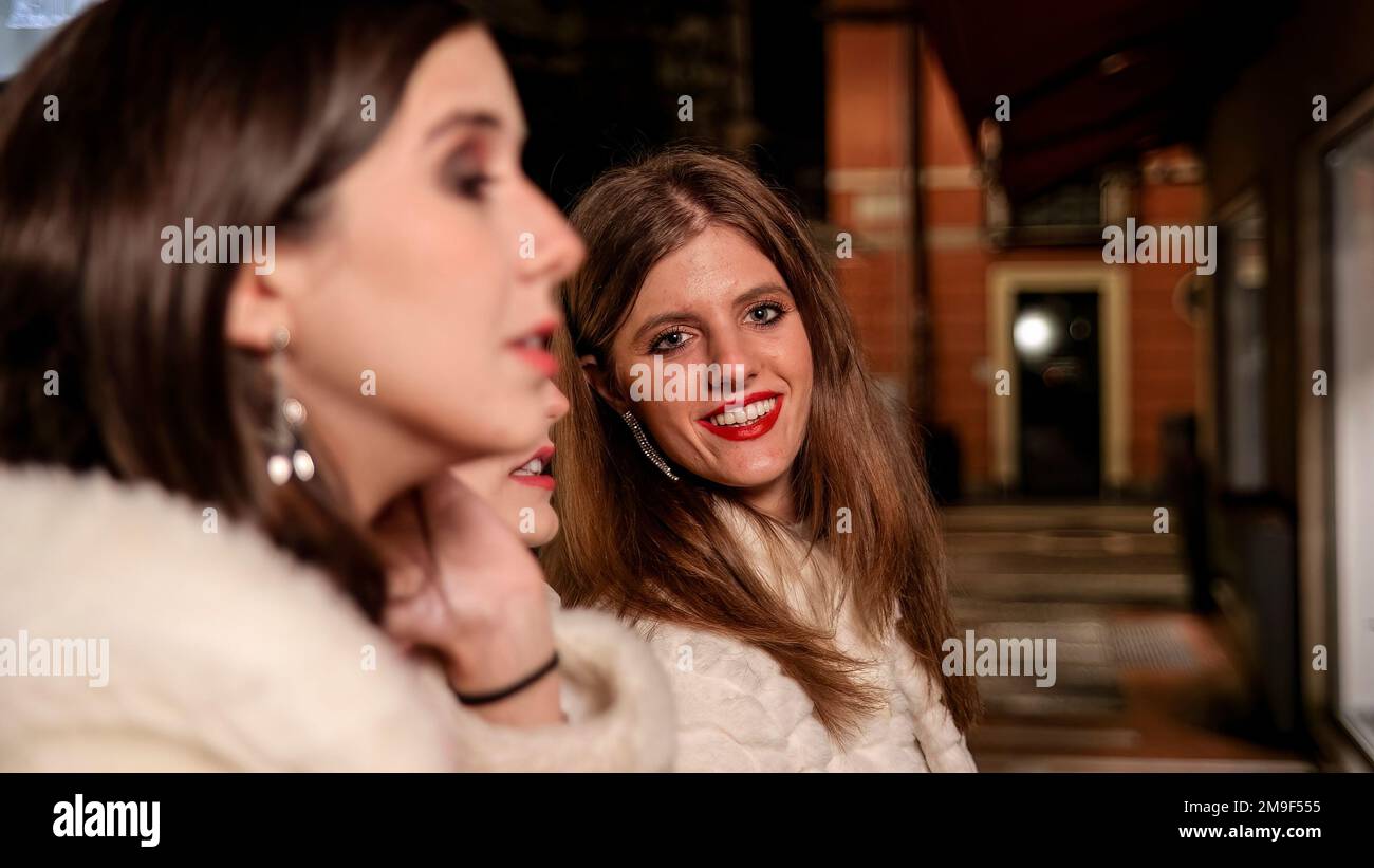 Dimly lit club hi-res stock photography and images - Alamy