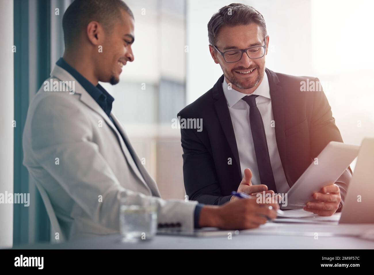 Meeting proposal tablet business hi-res stock photography and images ...