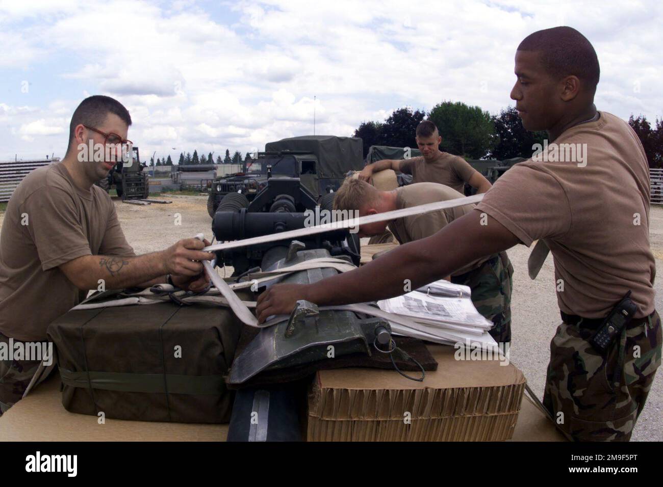 US Army Soldiers from the Delta Battery, 319th Airborne Field Artillery ...