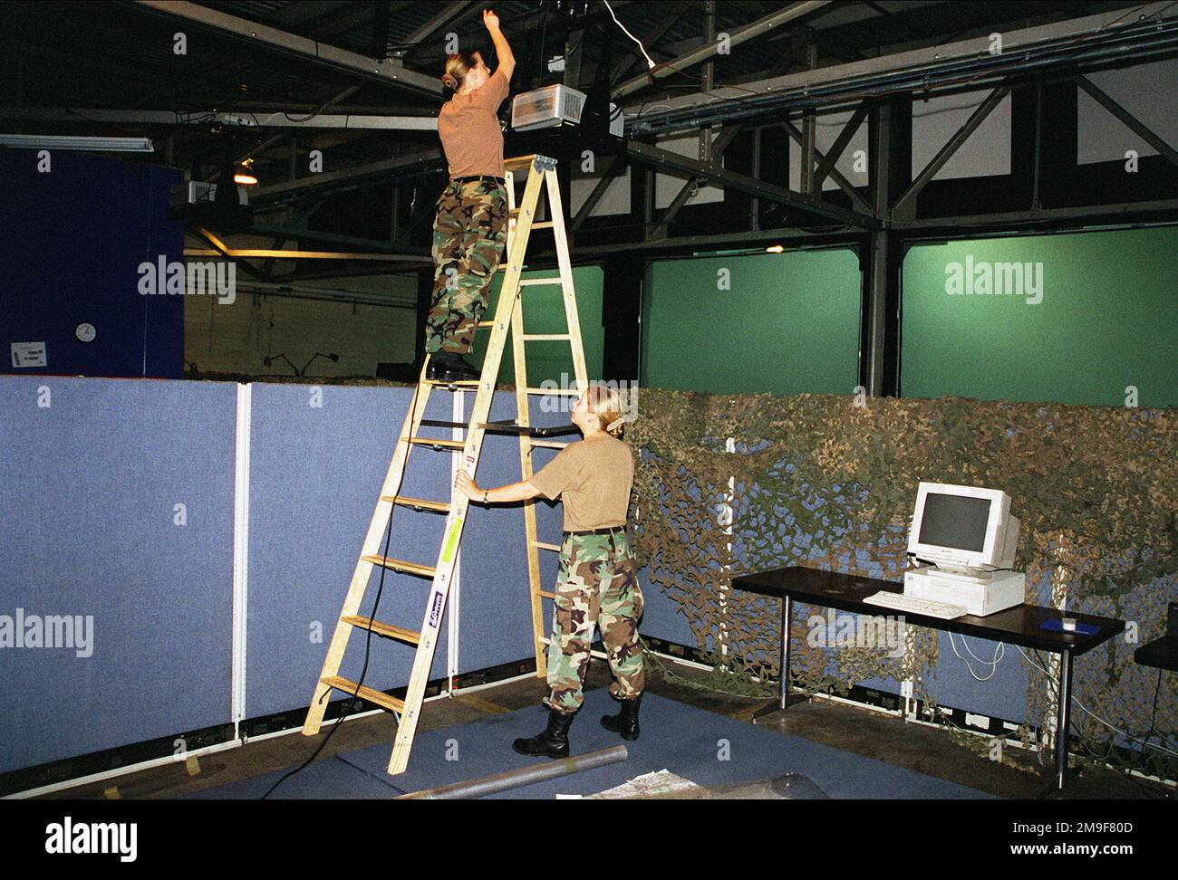 Projector setup hi-res stock photography and images - Alamy