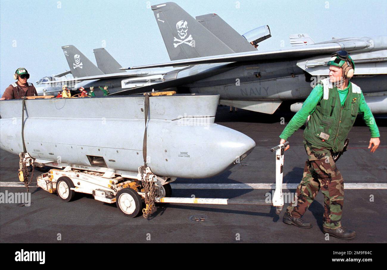 Photographers Mate 3rd Class Andrew Kaeding and Photographers Mate 1ST ...