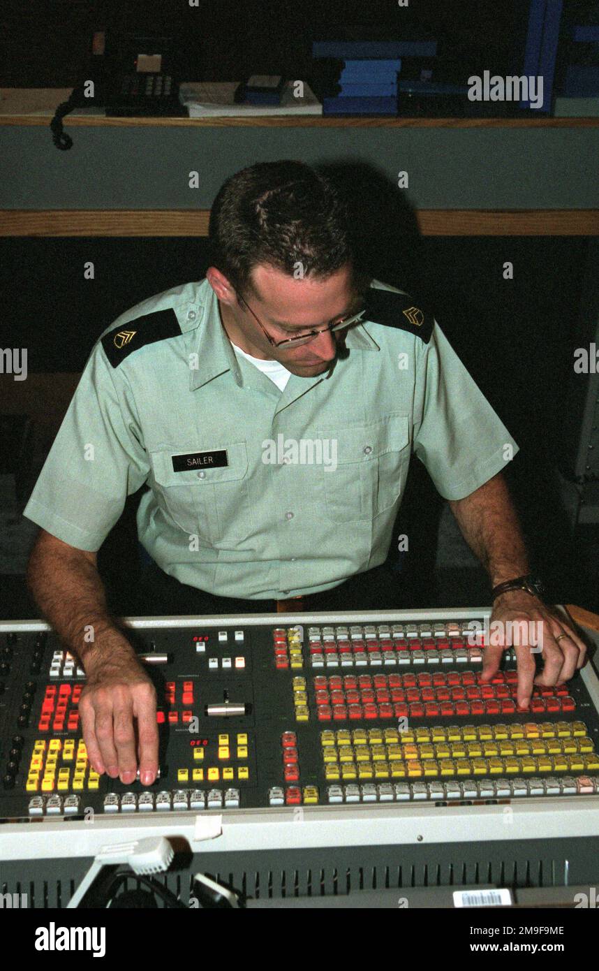 US Army STAFF Sergeant Tony Sailer, US Army Visual Information Center ...