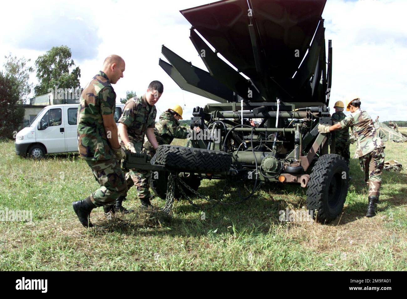 Members of the 31st Commmunications Squadron Advanced Echelon (ADVON ...