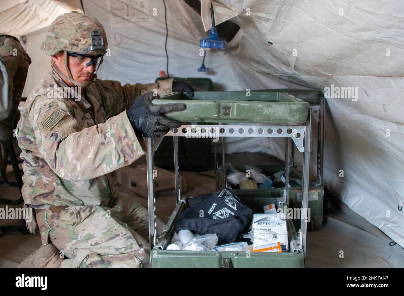 Soldiers from Charlie Company, 501st Brigade Support Battalion set up ...