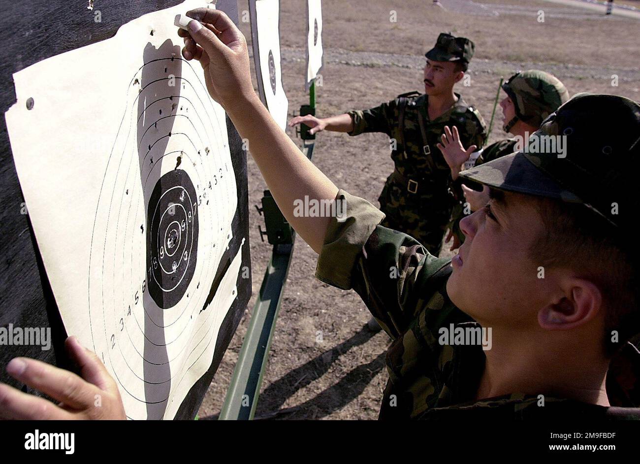 Us army shooting target hi-res stock photography and images - Alamy