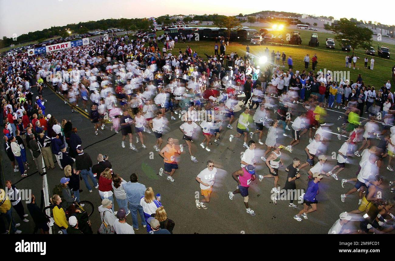 With a sunrise start, approximately 3000 runners from around the world ...