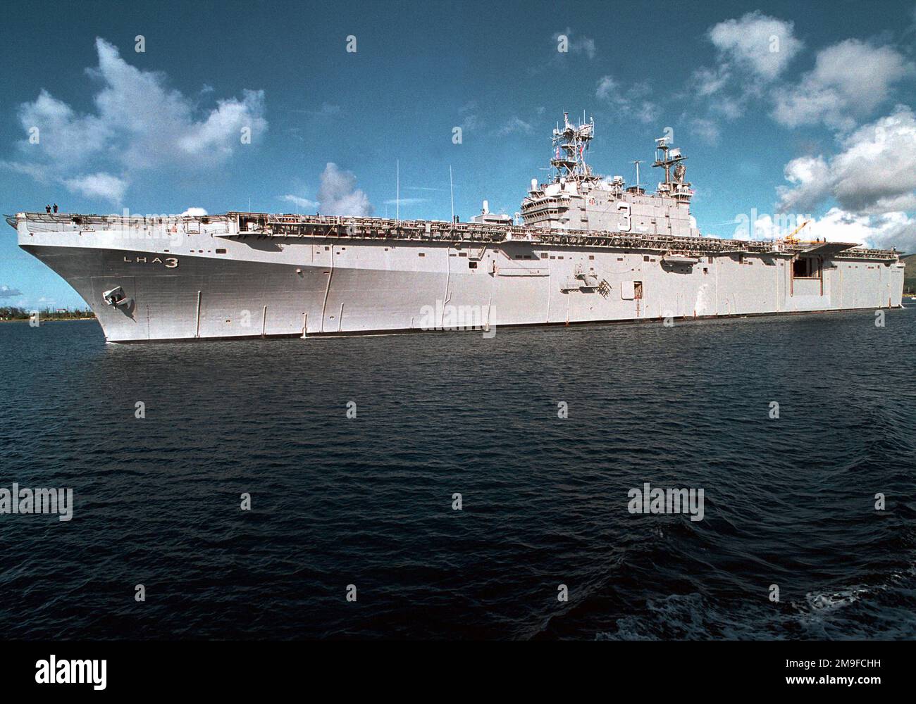 Port side view of the Amphibious Assault Ship USS BELLEAU WOOD (LHA 3 ...