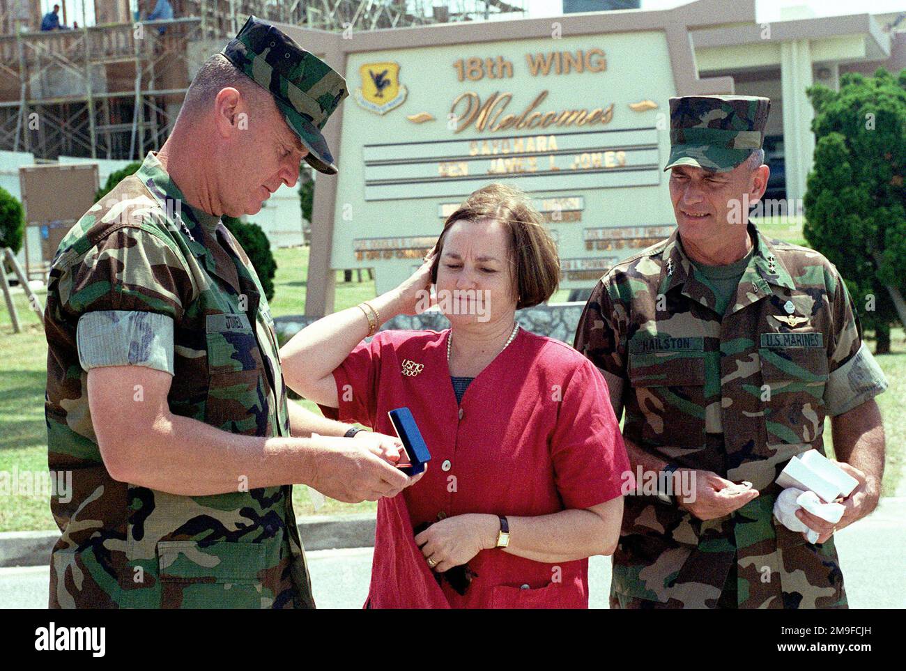 US Marines Corps General James L. Jones Commandant of the Marine Corps ...