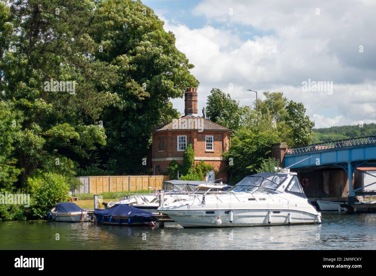 Cookham village hi-res stock photography and images - Alamy