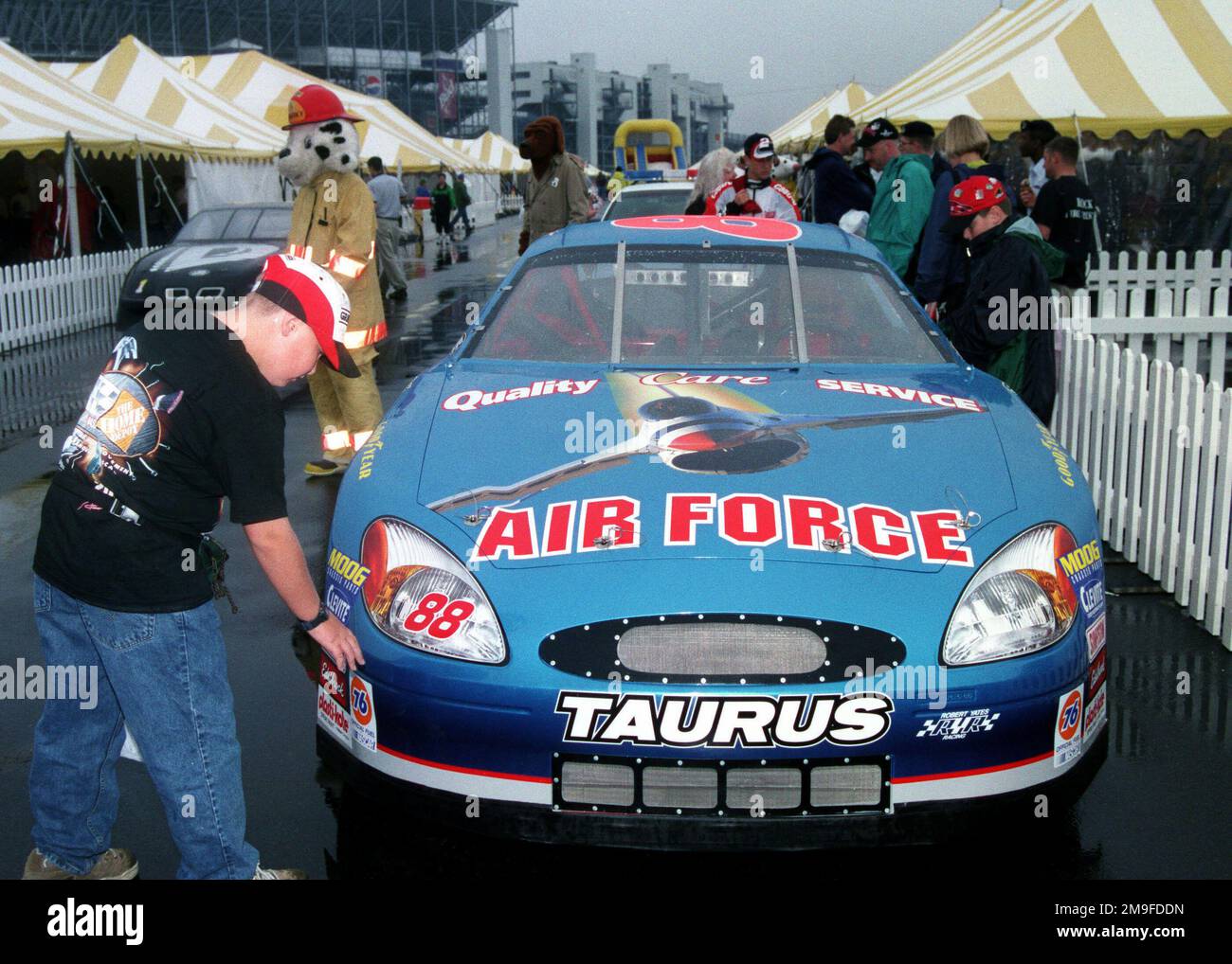 Nascar 2000 hi-res stock photography and images - Alamy