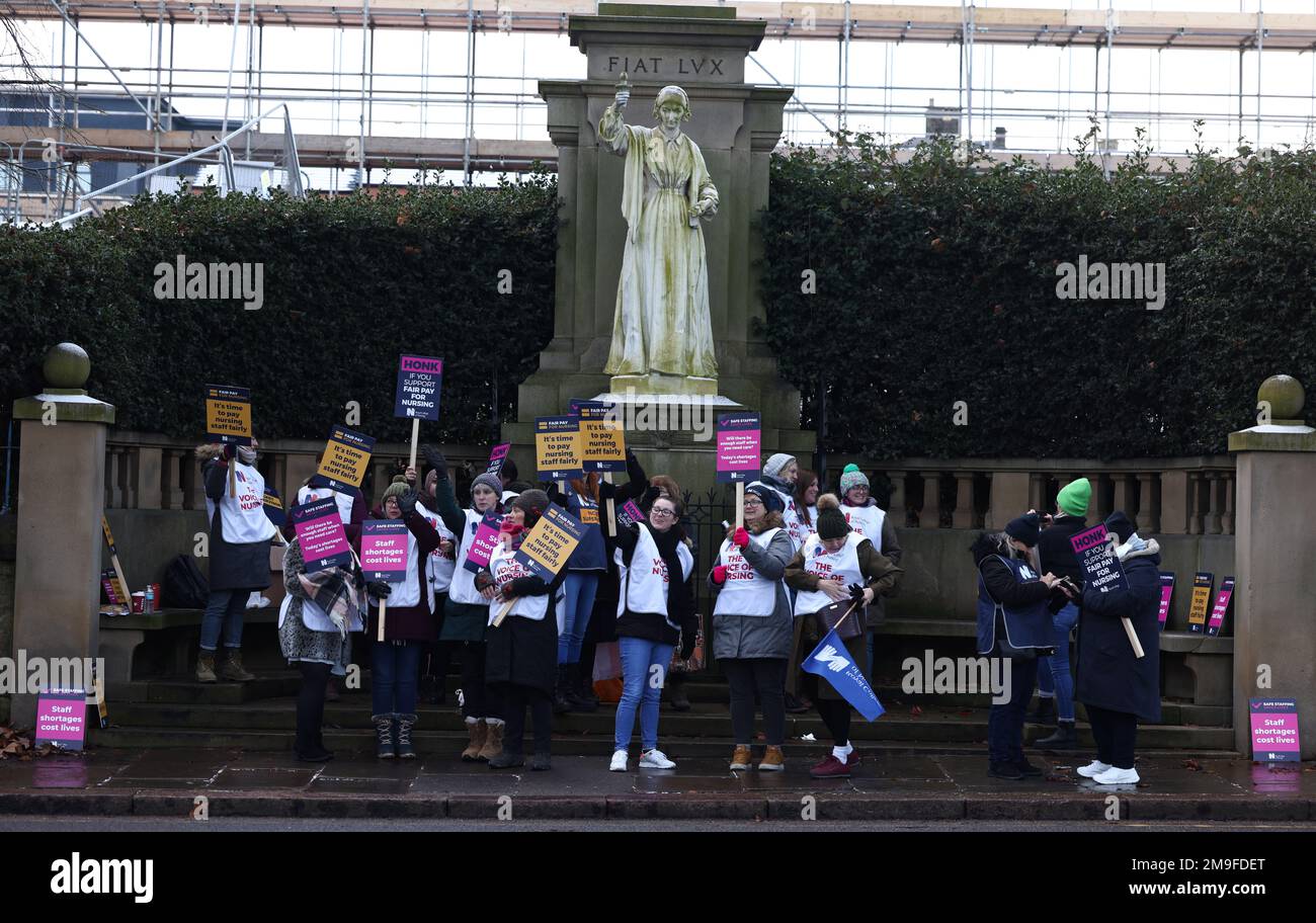 Nurses picket line uk hi-res stock photography and images - Alamy