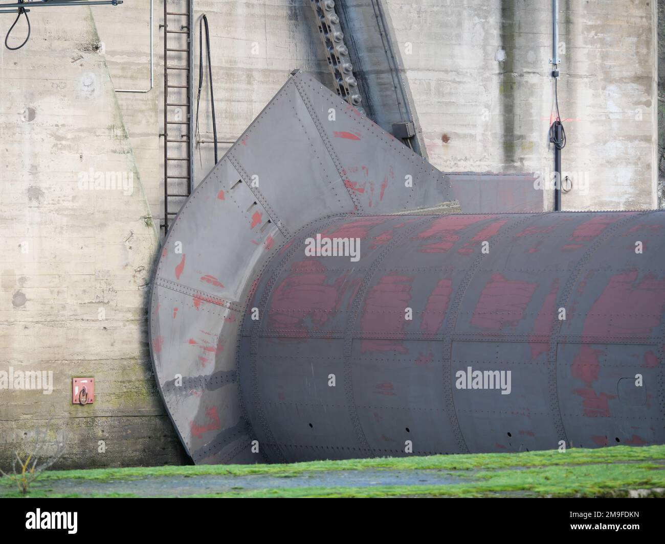 Detail of a weir on a river Stock Photo - Alamy