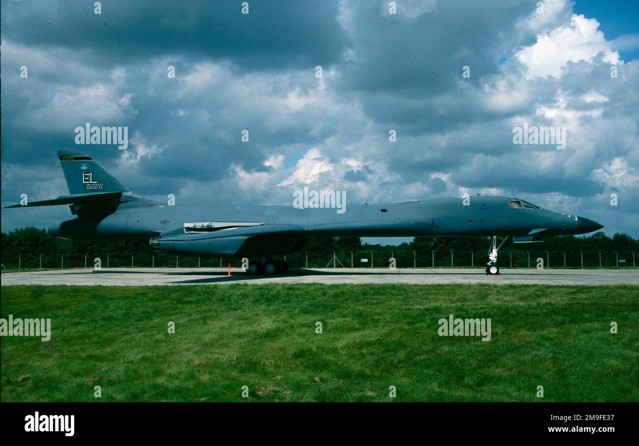 Rockwell B-1B Lancer ‘85-066 - EL’ '28BW' Stock Photo - Alamy